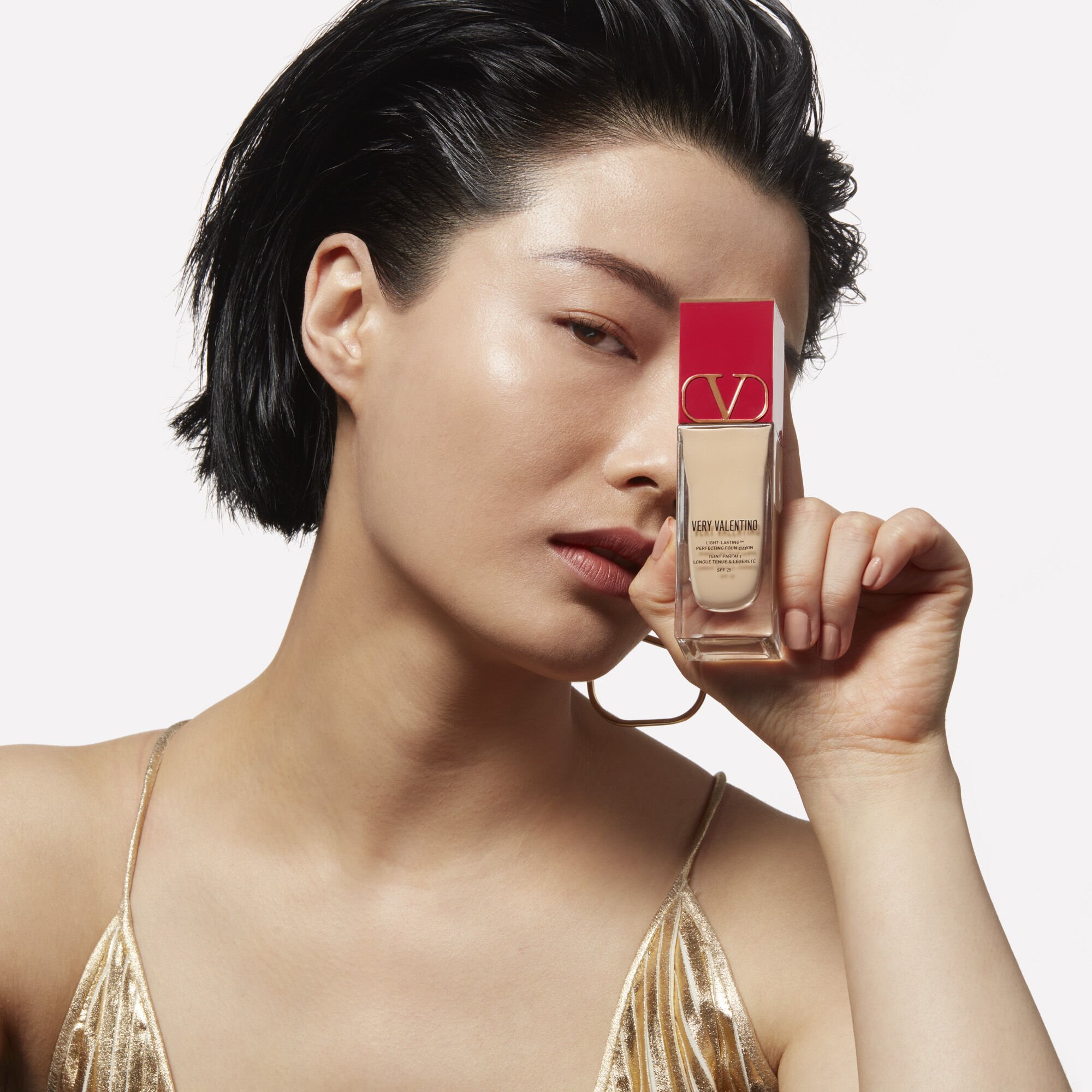 Very Valentino: Weightless Long-lasting Foundation | Valentino Beauty